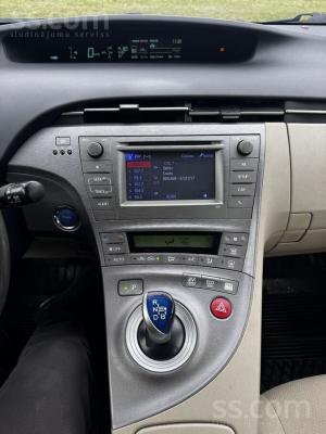Balts Toyota Prius 2015 Rīga, ar dzinēja tilpumu 1.80 L un nobraukumu 254 tūkst. km par 5100 €, foto 13 vietnē AUTOMOTO.COM.LV