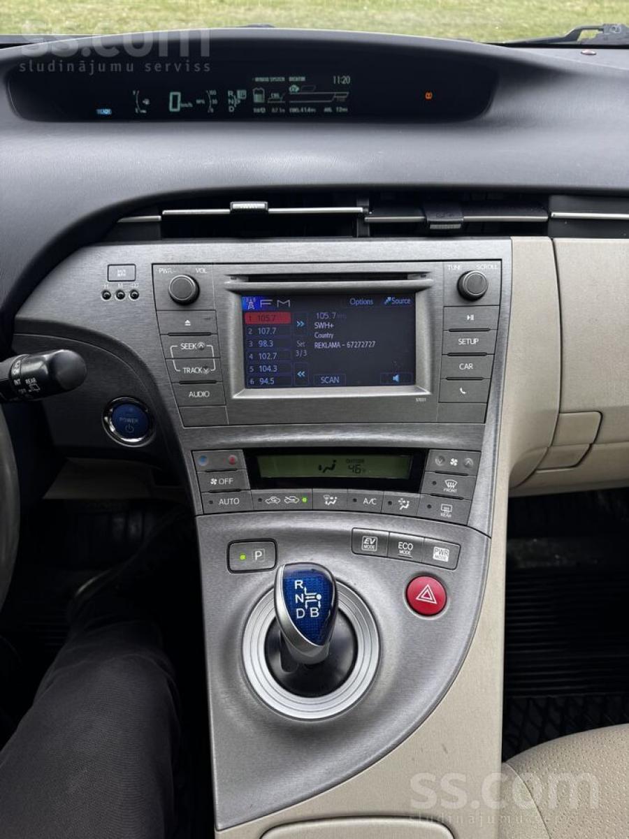 Balts Toyota Prius 2015 Rīga, ar dzinēja tilpumu 1.80 L un nobraukumu 254 tūkst. km par 5100 €, foto 13 vietnē AUTOMOTO.COM.LV