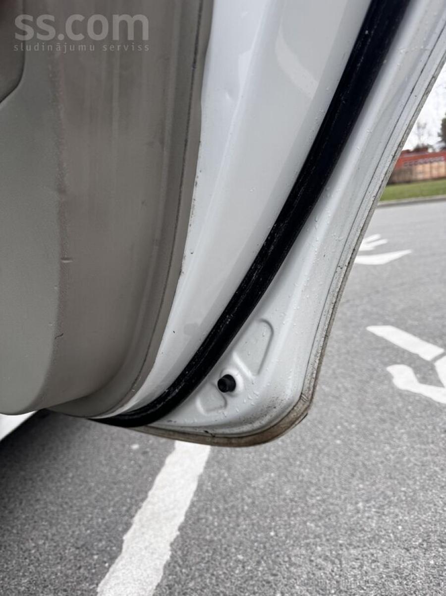 Balts Toyota Prius 2015 Rīga, ar dzinēja tilpumu 1.80 L un nobraukumu 254 tūkst. km par 5100 €, foto 21 vietnē AUTOMOTO.COM.LV