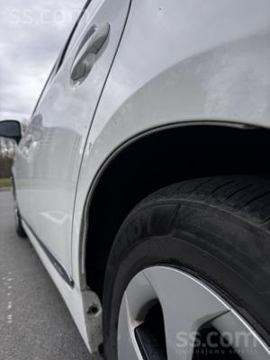 Balts Toyota Prius 2015 Rīga, ar dzinēja tilpumu 1.80 L un nobraukumu 254 tūkst. km par 5100 €, foto 24 vietnē AUTOMOTO.COM.LV