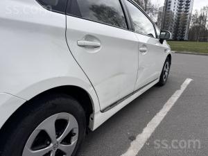 Balts Toyota Prius 2015 Rīga, ar dzinēja tilpumu 1.80 L un nobraukumu 254 tūkst. km par 5100 €, foto 25 vietnē AUTOMOTO.COM.LV