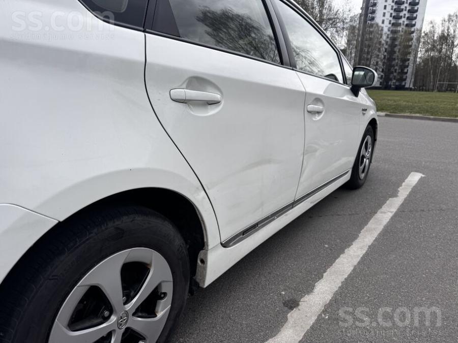 Balts Toyota Prius 2015 Rīga, ar dzinēja tilpumu 1.80 L un nobraukumu 254 tūkst. km par 5100 €, foto 25 vietnē AUTOMOTO.COM.LV