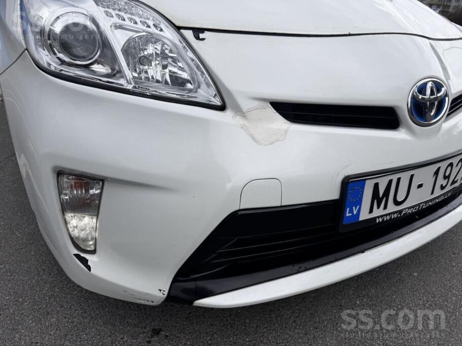Balts Toyota Prius 2015 Rīga, ar dzinēja tilpumu 1.80 L un nobraukumu 254 tūkst. km par 5100 €, foto 26 vietnē AUTOMOTO.COM.LV