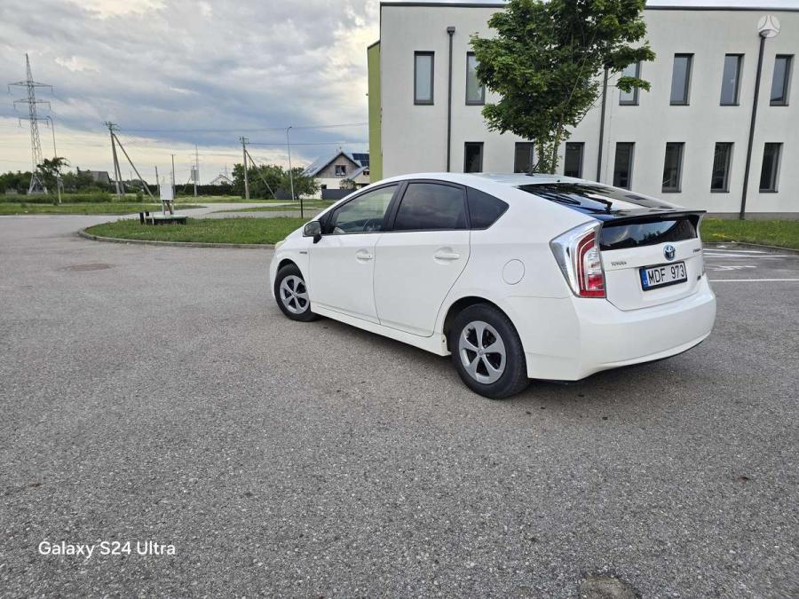 Balts Toyota Prius 2015 Kauņa, ar dzinēja tilpumu 1.80 L un nobraukumu 290 tūkst. km par 6500 €, foto 5 vietnē AUTOMOTO.COM.LV