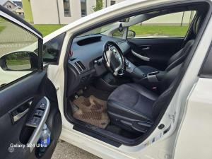 Balts Toyota Prius 2015 Kauņa, ar dzinēja tilpumu 1.80 L un nobraukumu 290 tūkst. km par 6500 €, foto 9 vietnē AUTOMOTO.COM.LV