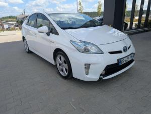 Balts Toyota Prius 2015 Viļņa, ar dzinēja tilpumu 1.80 L un nobraukumu 273 tūkst. km par 7900 €, foto  vietnē AUTOMOTO.COM.LV