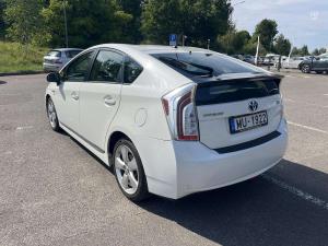White Toyota Prius 2015 in Vilnius, with an engine capacity of 1.80 L and mileage of 255 thousand km for 5990 €, photo 4 on AUTOMOTO.COM.LV