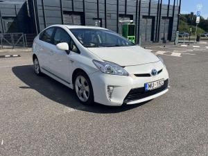 White Toyota Prius 2015 in Vilnius, with an engine capacity of 1.80 L and mileage of 255 thousand km for 5990 €, photo 5 on AUTOMOTO.COM.LV