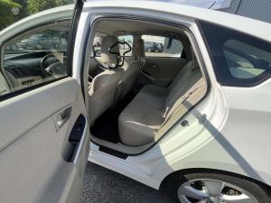 White Toyota Prius 2015 in Vilnius, with an engine capacity of 1.80 L and mileage of 255 thousand km for 5990 €, photo 9 on AUTOMOTO.COM.LV