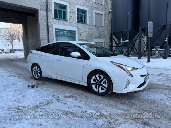 Balts Toyota Prius 2016 Tallina, ar dzinēja tilpumu 1.80 L un nobraukumu 279 tūkst. km par 14800 €, foto 1 vietnē AUTOMOTO.COM.LV