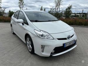 Balts Toyota Prius 2016 Viļņa, ar dzinēja tilpumu 1.80 L un nobraukumu 250 tūkst. km par 8950 €, foto 4 vietnē AUTOMOTO.COM.LV