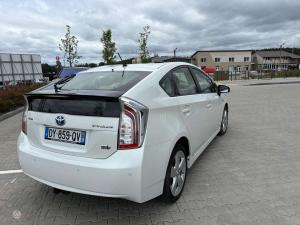 Balts Toyota Prius 2016 Viļņa, ar dzinēja tilpumu 1.80 L un nobraukumu 250 tūkst. km par 8950 €, foto 5 vietnē AUTOMOTO.COM.LV