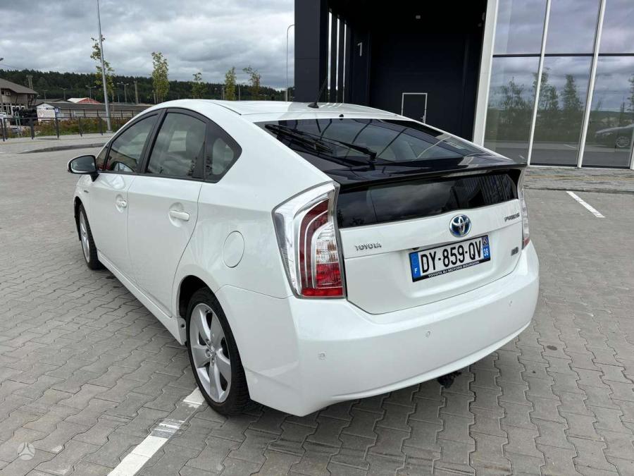 Balts Toyota Prius 2016 Viļņa, ar dzinēja tilpumu 1.80 L un nobraukumu 250 tūkst. km par 8950 €, foto 6 vietnē AUTOMOTO.COM.LV