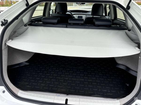 White Toyota Prius 2016 in Vilnius, with an engine capacity of 1.80 L and mileage of 250 thousand km for 8950 €, photo 10 on AUTOMOTO.COM.LV