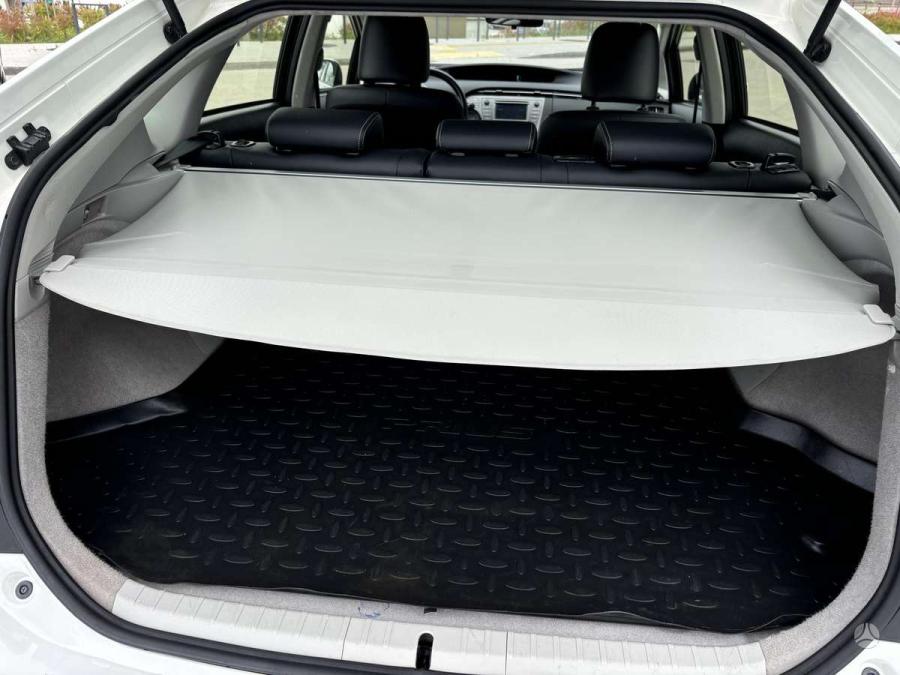 Balts Toyota Prius 2016 Viļņa, ar dzinēja tilpumu 1.80 L un nobraukumu 250 tūkst. km par 8950 €, foto 11 vietnē AUTOMOTO.COM.LV