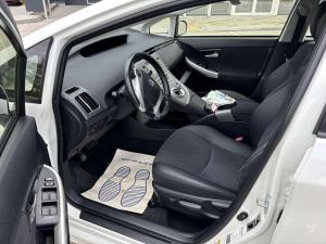 Balts Toyota Prius 2016 Viļņa, ar dzinēja tilpumu 1.80 L un nobraukumu 250 tūkst. km par 8950 €, foto 12 vietnē AUTOMOTO.COM.LV