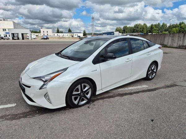 Balts Toyota Prius 2016 Panevēža, ar dzinēja tilpumu 1.80 L un nobraukumu 239 tūkst. km par 9999 €, foto 1 vietnē AUTOMOTO.COM.LV