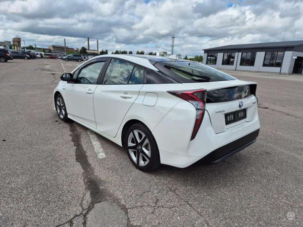 Balts Toyota Prius 2016 Panevēža, ar dzinēja tilpumu 1.80 L un nobraukumu 239 tūkst. km par 9999 €, foto 2 vietnē AUTOMOTO.COM.LV