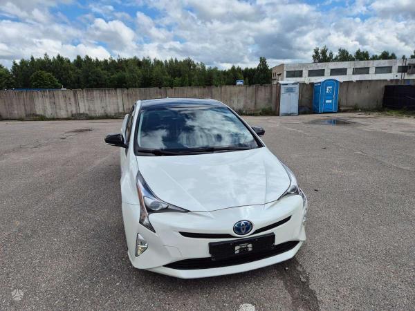 Balts Toyota Prius 2016 Panevēža, ar dzinēja tilpumu 1.80 L un nobraukumu 239 tūkst. km par 9999 €, foto 3 vietnē AUTOMOTO.COM.LV