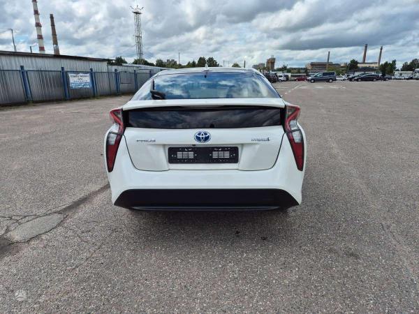 Balts Toyota Prius 2016 Panevēža, ar dzinēja tilpumu 1.80 L un nobraukumu 239 tūkst. km par 9999 €, foto 5 vietnē AUTOMOTO.COM.LV