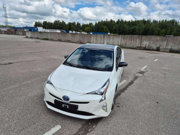 Balts Toyota Prius 2016 Panevēža, ar dzinēja tilpumu 1.80 L un nobraukumu 239 tūkst. km par 9999 €, foto 9 vietnē AUTOMOTO.COM.LV