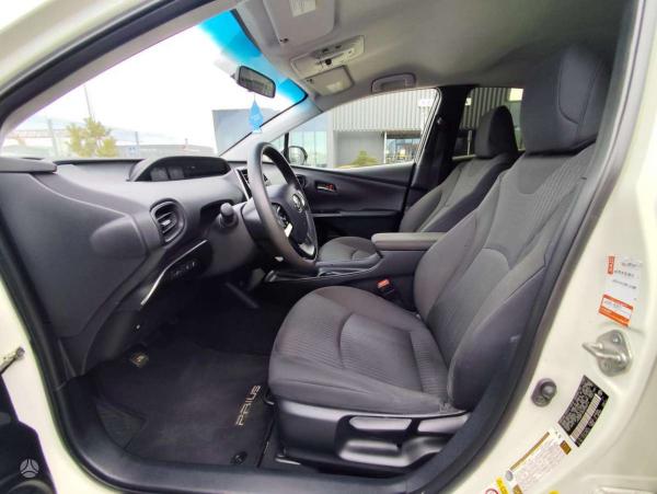 White Toyota Prius 2016 in Siauliai, with an engine capacity of 1.80 L and mileage of 265 thousand km for 9950 €, photo 10 on AUTOMOTO.COM.LV