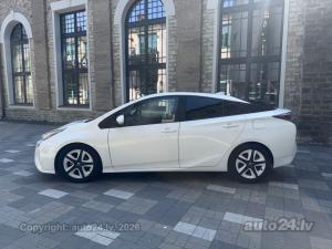 Balts Toyota Prius 2016 Tallina, ar dzinēja tilpumu 1.80 L un nobraukumu 284 tūkst. km par 12600 €, foto 3 vietnē AUTOMOTO.COM.LV