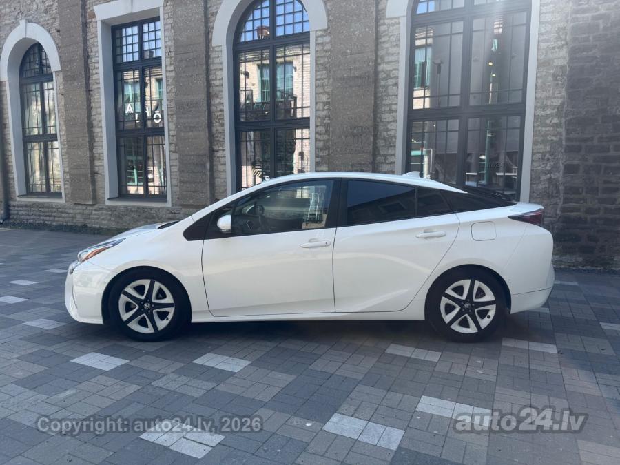 Balts Toyota Prius 2016 Tallina, ar dzinēja tilpumu 1.80 L un nobraukumu 284 tūkst. km par 12600 €, foto 3 vietnē AUTOMOTO.COM.LV