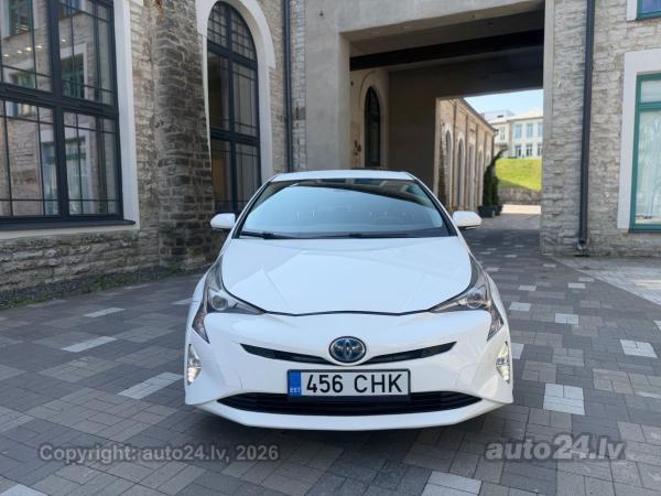 White Toyota Prius 2016 in Tallinn, with an engine capacity of 1.80 L and mileage of 284 thousand km for 12600 €, photo 8 on AUTOMOTO.COM.LV