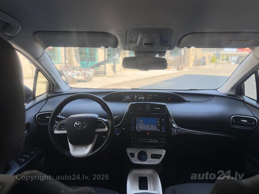 Balts Toyota Prius 2016 Tallina, ar dzinēja tilpumu 1.80 L un nobraukumu 284 tūkst. km par 12600 €, foto 10 vietnē AUTOMOTO.COM.LV