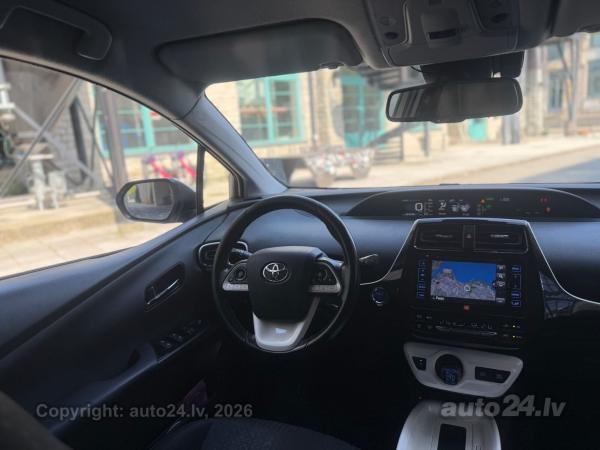 White Toyota Prius 2016 in Tallinn, with an engine capacity of 1.80 L and mileage of 284 thousand km for 12600 €, photo 10 on AUTOMOTO.COM.LV