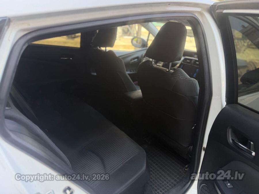 Balts Toyota Prius 2016 Tallina, ar dzinēja tilpumu 1.80 L un nobraukumu 284 tūkst. km par 12600 €, foto 14 vietnē AUTOMOTO.COM.LV