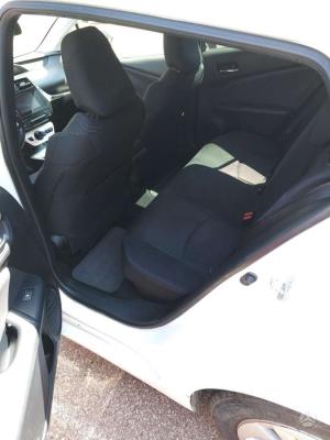 White Toyota Prius 2016 in Vilnius, with an engine capacity of 1.80 L and mileage of 374 thousand km for 7950 €, photo 3 on AUTOMOTO.COM.LV