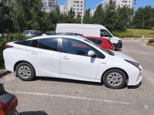 White Toyota Prius 2016 in Vilnius, with an engine capacity of 1.80 L and mileage of 374 thousand km for 7950 €, photo 7 on AUTOMOTO.COM.LV