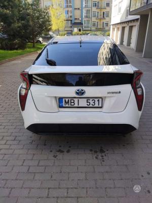 White Toyota Prius 2016 in Vilnius, with an engine capacity of 1.80 L and mileage of 374 thousand km for 7950 €, photo 8 on AUTOMOTO.COM.LV