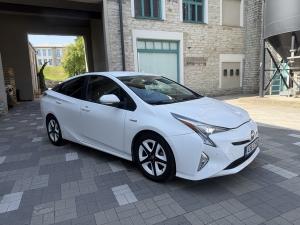 White Toyota Prius 2016 in Tallinn, with an engine capacity of 1.60 L and mileage of 284 thousand km for 10880 €, photo  on AUTOMOTO.COM.LV