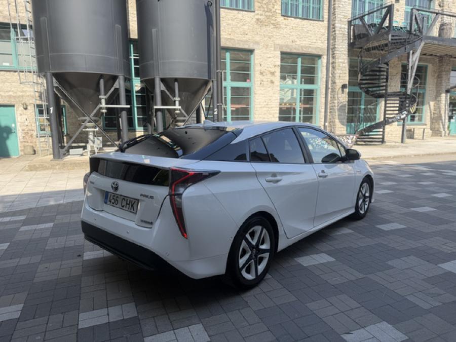 Balts Toyota Prius 2016 Tallina, ar dzinēja tilpumu 1.60 L un nobraukumu 284 tūkst. km par 10880 €, foto 3 vietnē AUTOMOTO.COM.LV