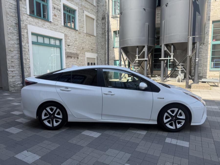 Balts Toyota Prius 2016 Tallina, ar dzinēja tilpumu 1.60 L un nobraukumu 284 tūkst. km par 10880 €, foto 6 vietnē AUTOMOTO.COM.LV