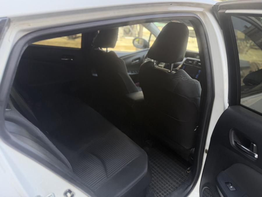 Balts Toyota Prius 2016 Tallina, ar dzinēja tilpumu 1.60 L un nobraukumu 284 tūkst. km par 10880 €, foto 12 vietnē AUTOMOTO.COM.LV