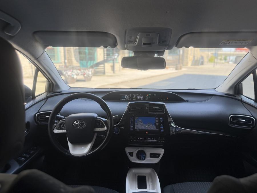 Balts Toyota Prius 2016 Tallina, ar dzinēja tilpumu 1.60 L un nobraukumu 284 tūkst. km par 10880 €, foto 23 vietnē AUTOMOTO.COM.LV