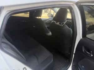 Balts Toyota Prius 2016 Tallina, ar dzinēja tilpumu 1.60 L un nobraukumu 284 tūkst. km par 10880 €, foto 24 vietnē AUTOMOTO.COM.LV