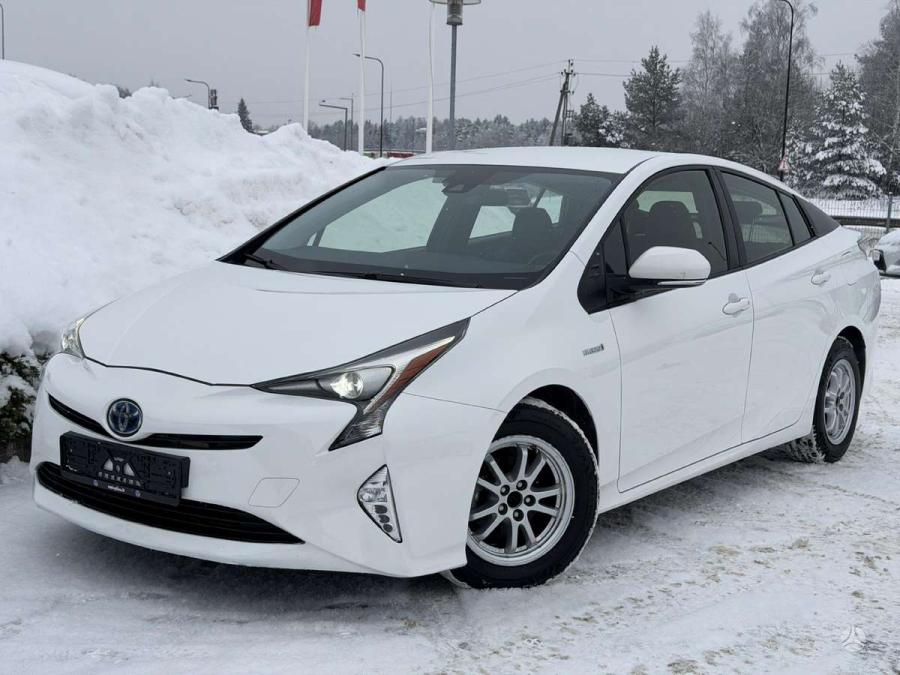 Balts Toyota Prius 2017 Viļņa, ar dzinēja tilpumu 1.80 L un nobraukumu 179 tūkst. km par 13999 €, foto 1 vietnē AUTOMOTO.COM.LV
