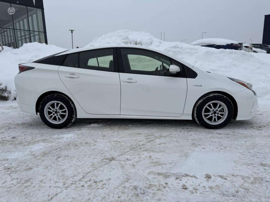 Balts Toyota Prius 2017 Viļņa, ar dzinēja tilpumu 1.80 L un nobraukumu 179 tūkst. km par 13999 €, foto 6 vietnē AUTOMOTO.COM.LV