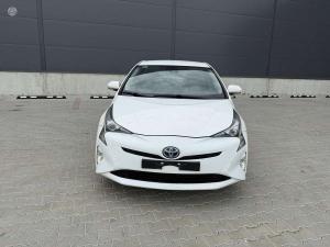 White Toyota Prius 2017 in Siauliai, with an engine capacity of 1.80 L and mileage of 250 thousand km for 9200 €, photo 3 on AUTOMOTO.COM.LV