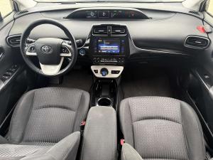 White Toyota Prius 2017 in Siauliai, with an engine capacity of 1.80 L and mileage of 250 thousand km for 9200 €, photo 16 on AUTOMOTO.COM.LV