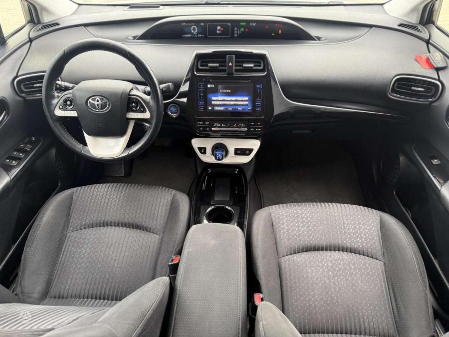 White Toyota Prius 2017 in Siauliai, with an engine capacity of 1.80 L and mileage of 250 thousand km for 9200 €, photo 16 on AUTOMOTO.COM.LV