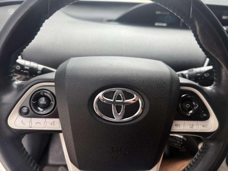 White Toyota Prius 2017 in Siauliai, with an engine capacity of 1.80 L and mileage of 250 thousand km for 9200 €, photo 19 on AUTOMOTO.COM.LV