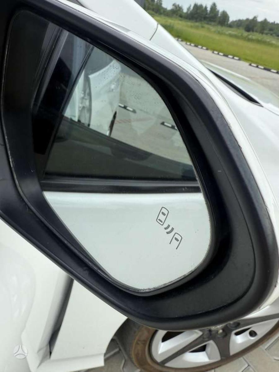 White Toyota Prius 2017 in Siauliai, with an engine capacity of 1.80 L and mileage of 250 thousand km for 9200 €, photo 22 on AUTOMOTO.COM.LV