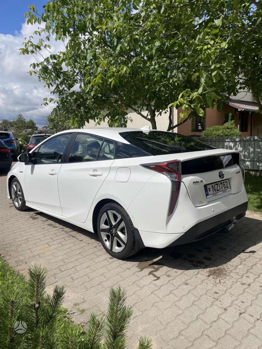 Balts Toyota Prius 2017 Raseiniai, ar dzinēja tilpumu 1.80 L un nobraukumu 201 tūkst. km par 10900 €, foto 5 vietnē AUTOMOTO.COM.LV