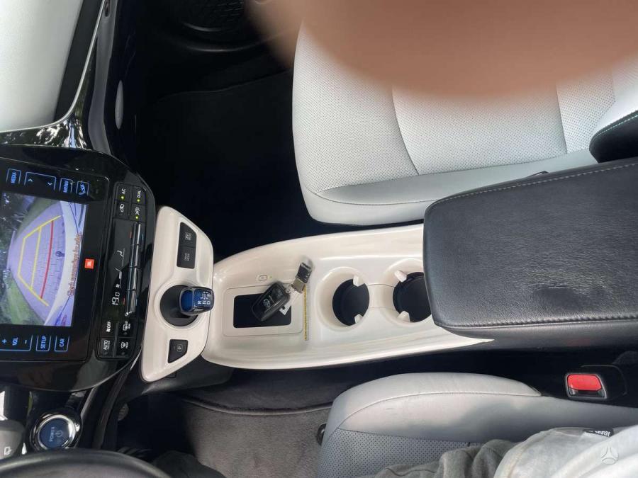 Balts Toyota Prius 2017 Raseiniai, ar dzinēja tilpumu 1.80 L un nobraukumu 201 tūkst. km par 10900 €, foto 25 vietnē AUTOMOTO.COM.LV